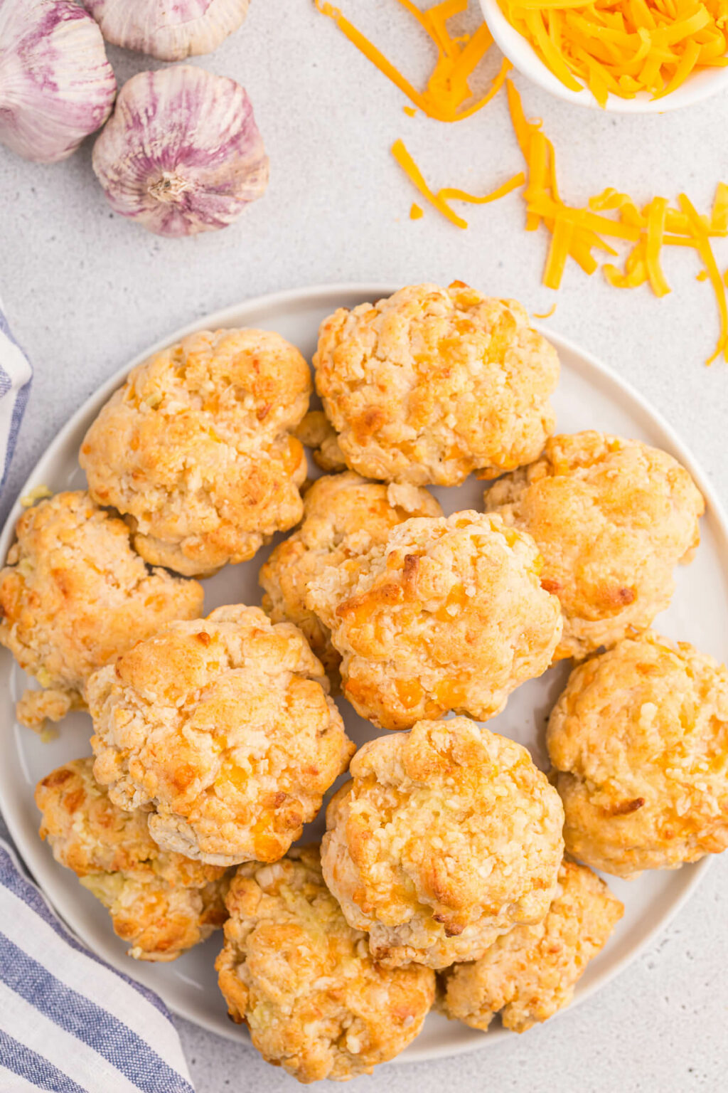 Cheesy Garlic Biscuits {Super Easy!} - Simply Stacie