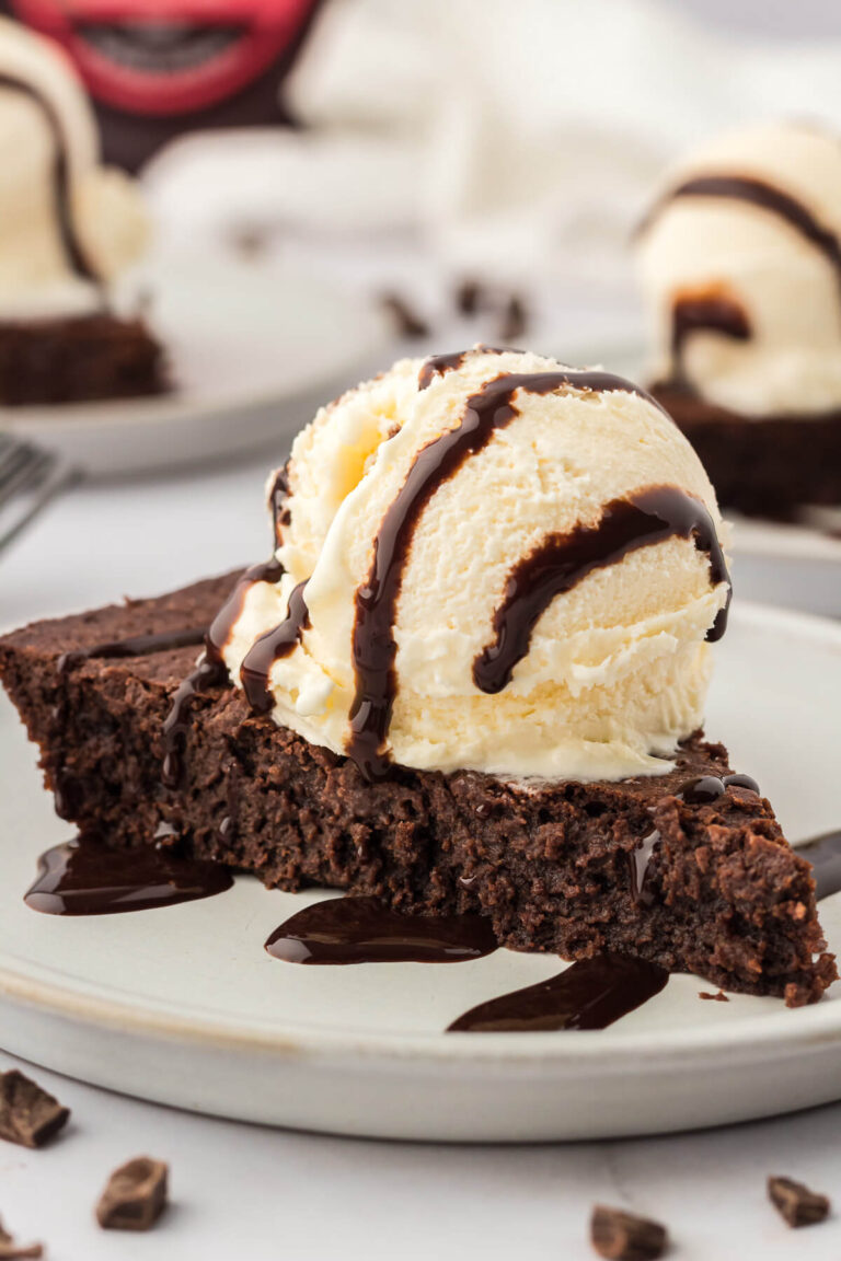 Easy Fudge Pie {Old Fashioned Recipe} - Simply Stacie