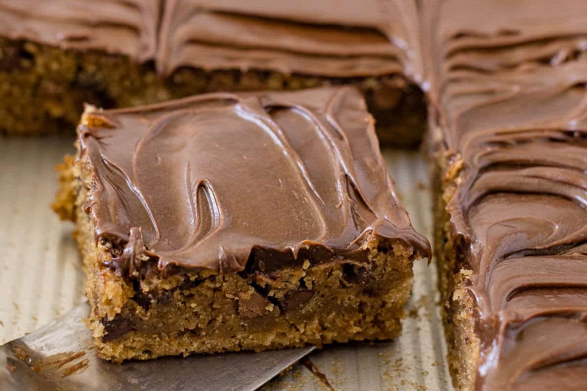 Best Twinkie Cake Recipe {No-Bake Dessert} - Simply Stacie