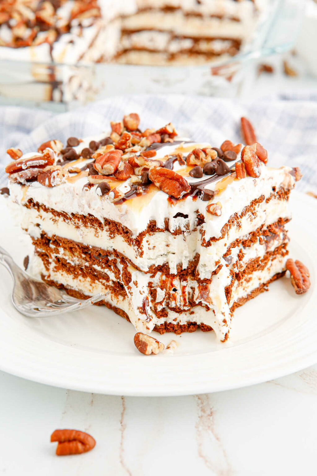 Turtle Ice Cream Sandwich Cake {So Easy!} - Simply Stacie