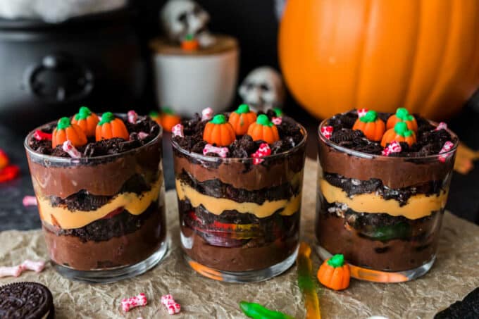 Pumpkin Patch Dirt Cups {Easy Halloween Dessert} - Simply Stacie