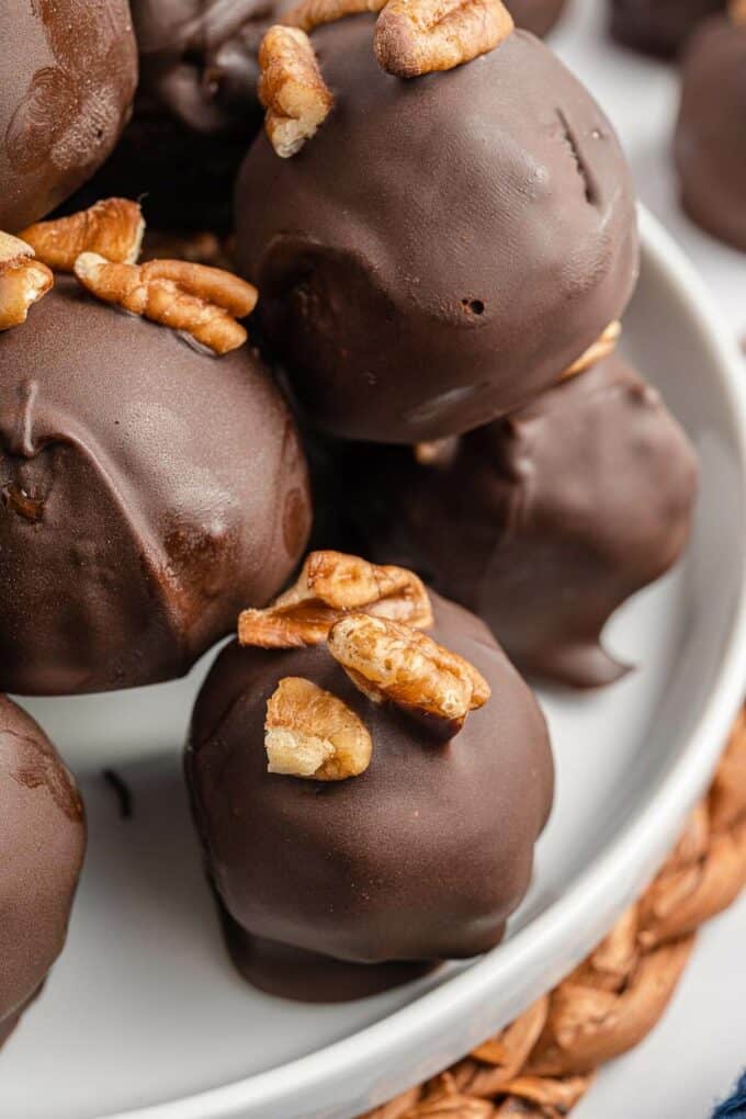 Easy No-Bake Pecan Pie Balls - Simply Stacie