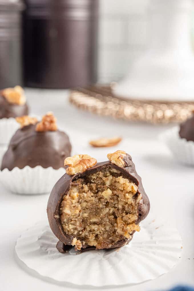 Easy No-Bake Pecan Pie Balls - Simply Stacie