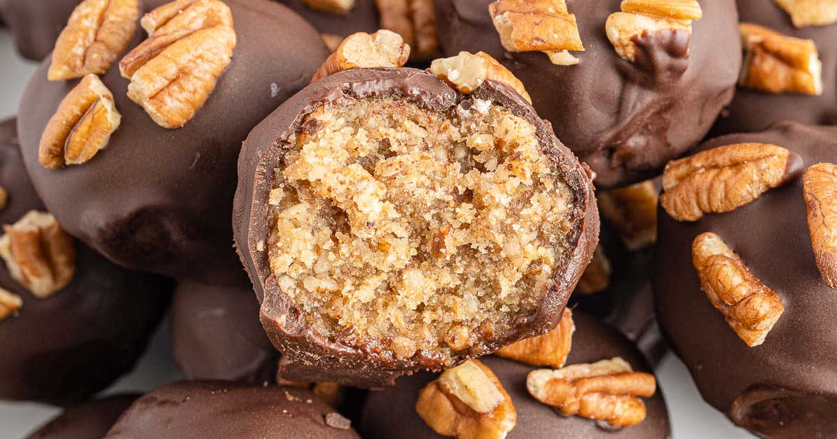 Easy No-Bake Pecan Pie Balls - Simply Stacie